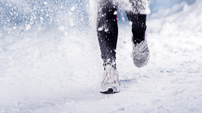 How To Run in Snow in 2026 - Best Safety Tips - UpbeatRun