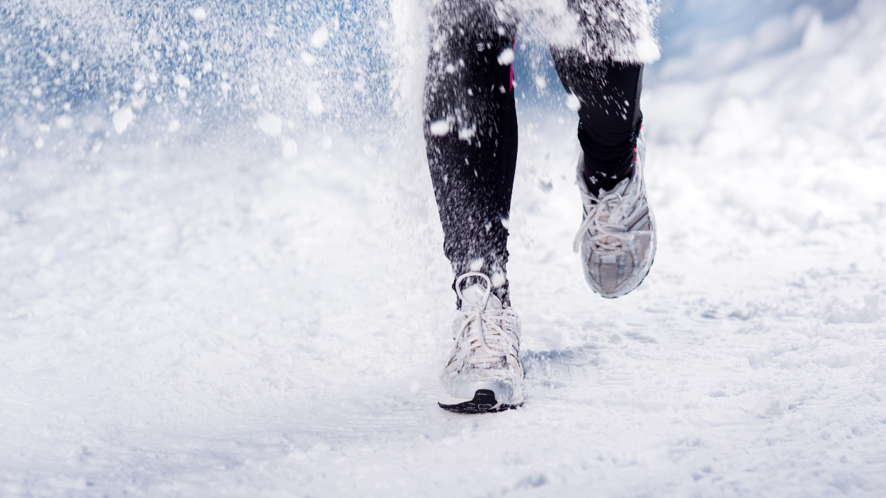 How To Run in Snow in 2026 - Best Safety Tips - UpbeatRun